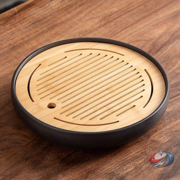 ◆素材：竹製◆カラー ホワイト ブラック◆サイズ 25*4cm◆セット内容：茶盤x1(茶壺・杯は付属しておりません)◆厚手でしっかりとした円形、落ち着いた色合いの竹茶盤。【お手入れしやすい】品質のある竹で作られていますので、全体を水洗いでき...