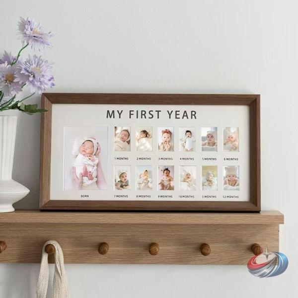 サイズ：横40cm×縦20cm生産国：中国★毎日成長するお子さまの成長記録ご家族の大切な思い出となります。★人生の特別な瞬間を記録し、子供の成長を残せる記念品です。生まれたての写真や毎月の成長を記録できるメモリアルグッズになります。フォトフ...