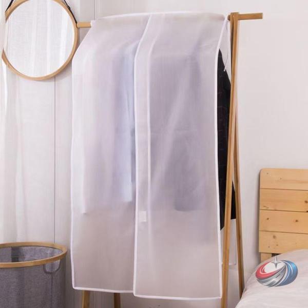 簡単に取り付けられる衣類カバーさっとかけるだけで埃など汚れから服を保護。※カバーのみの販売となります。ハンガー等は付属いたしません。サイズについて画像をご参照ください。カラーについて生産ロットにより柄の出方や色の濃淡が異なる場合がございます...