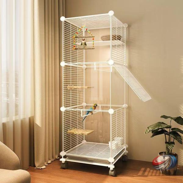 注：足場のデザインは更新されましたので、ご了承ください。1. このケージは鳥が快適に飛ぶのに十分な広さで、複数の小鳥が飛んだり、運動したり、遊んだりするのに十分なスペースがあります。インコ ケージ 底にキャスターがついていますので、自由に移...