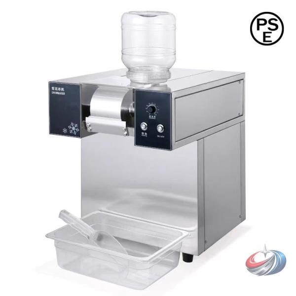 氷のいらないかき氷機ふわっふわのパウダースノーや、糸ピンスなどが作れます。氷に直接手を触れないので衛生的！サイズW360×D540×390 mm重量82kg最大製氷能力180kg/day消費電力900W±10%定格電圧110V.50 or ...