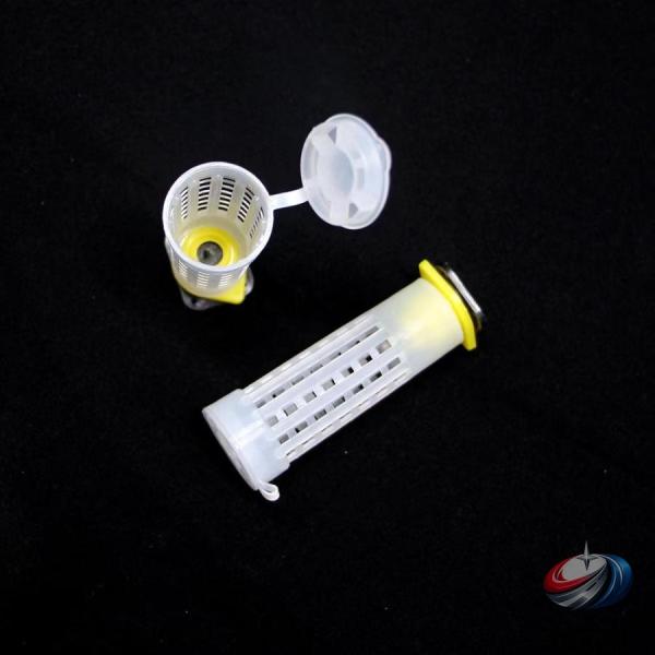 日本蜜蜂や西洋蜜蜂に使用できる王籠、逃去防止器女王バチをキャッチし、それをセキュアに維持するために使用されます。材質：プラスチック　サイズ（約）：全長：80mm / 3.15in; 外径：25mm / 0.98in、内径：18~23mm /...