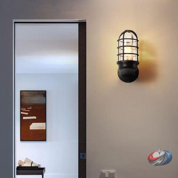 船舶の灯り 　 厚いガラスのグローブに、 過酷な環境に耐えるよう設計された頑丈なつくりの船舶照明です。 存在感がありながらも、主張しすぎないすっきりとした細身のフォルムがスタイリッシュな印象です。 玄関照明やテラス、店舗の入り口 などにも使...