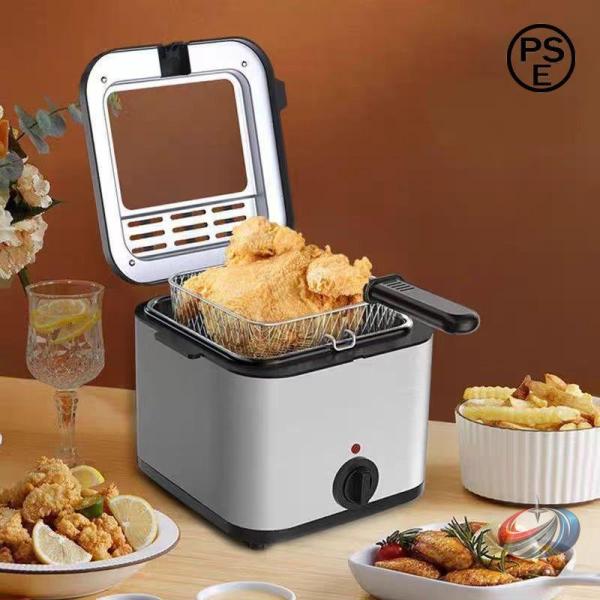 簡単便利に揚げ物が♪電気フライヤーです。パワーランプ付きなので油の温度がバッチリ♪フタに一工夫。溝があるのでバスケットを沈めたままフタが出来る！油が散らずお手入れが簡単に。揚げ具合がわかる小窓が付いているので開ける必要がありません！ふちにバ...