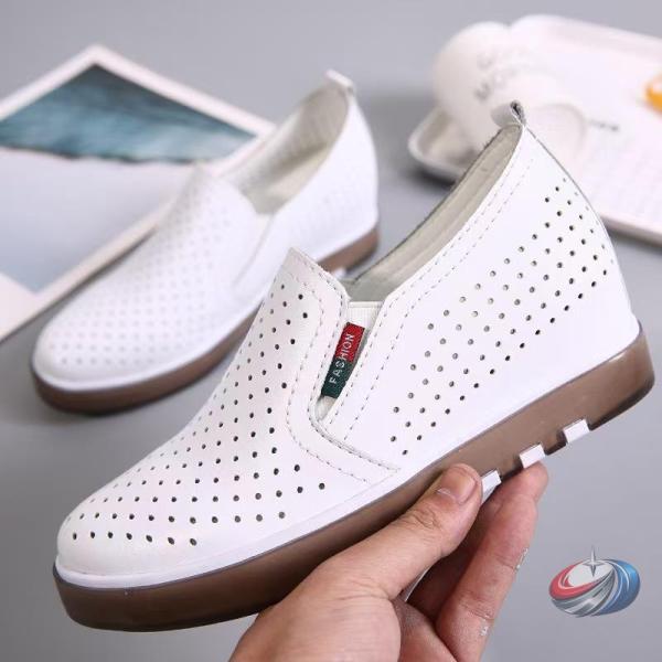 【サイズ】22.0 cm  22.5 cm  23.0 cm  23.5 cm  24.0 cm  24.5 cm  25.0 cm【カラー】ホワイト、ブラック●【驚きの履き心地！】中敷のカップインソールが足をしっかりサポート。厚めのクッシ...