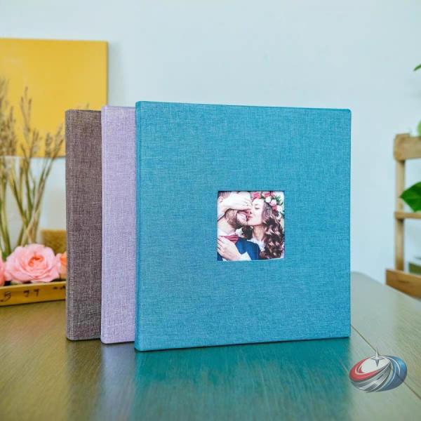 本体寸法:縦290×横270×背幅30mm（40ページ）収納枚数360枚 素材：布地表紙（綿）BOPP Film（ポリプロピレン）粘着タイプ白い台紙●粘着タイプのフリー台紙:フリー台紙だから、Lサイズ、2Lサイズ、KGサイズなどのサイズ違い...