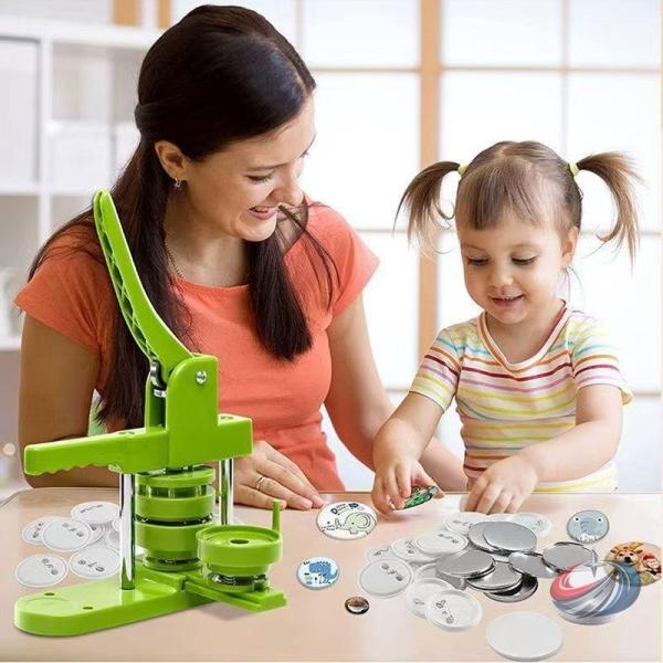 缶バッチ 機械 缶バッチマシーン 32mm マシン 缶バッチメーカー バッジ100個付 業務用 家庭用 おもちゃ 缶バッジ カンバッヂ 缶 バッチ作り