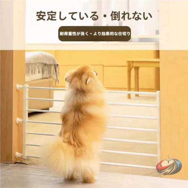 ペットの脱走防止や、階段からの転落防止に役立つ取り付け式ゲートキッチンや階段の昇降口など危険な場所への侵入対策に最適です。もちろんお子様の侵入防止など幅広い用途でお使い頂けます。品名：ペット用仕切りドアカラーＡＢＣＤ参照サイズ：図参照材質：...