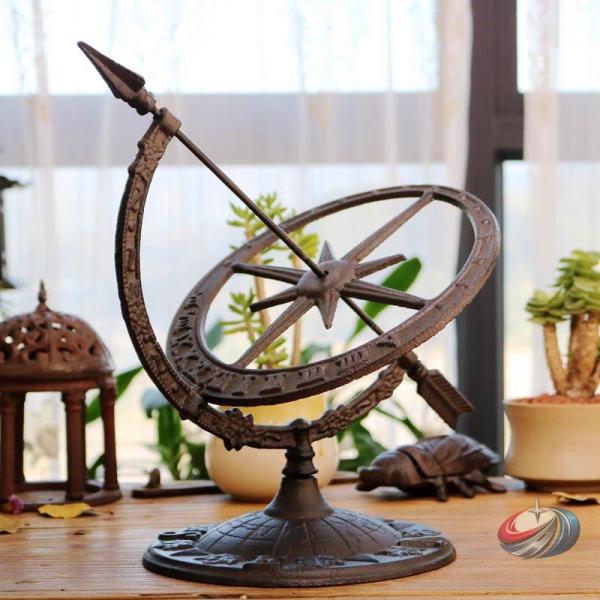 ガーデン オブジェ ガーデニング 庭 屋外 ガーデンオーナメント 耐久性ある 庭の装飾 彫刻 鋳鉄ガーデン日時計彫刻 風の渾天儀コンパス時計ローマ数字の装飾品