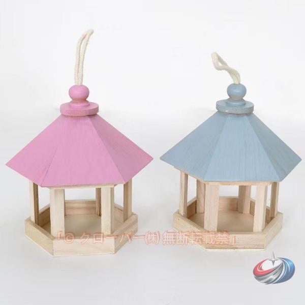 野鳥 餌 入れ バードフィーダー 木製 鳥 餌箱 バードウォッチング 庭 小鳥 餌台 エサ台 野鳥の観察にぴったり 天然木を使用したハウス型バードフィーダーで、野鳥の休憩場所にピッタリ！丈夫なひも付で、庭先の木に下げればお庭でバードウォッチ...