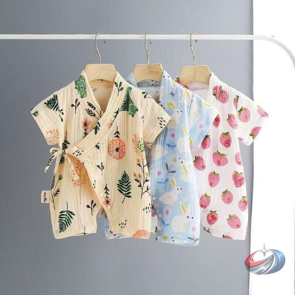 【可愛い赤ちゃん用甚平】甚平と帽子のセットで全身コーディネートができます。【肌に優しいガーゼ素材】長時間着ていても楽なガーゼ素材でできています。【着脱が簡単にできる】ロンパースタイプで着脱しやすく、オムツの交換が楽にできます。【通気性抜群で...