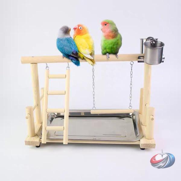 インコスタンドは天然の木で作られています。インコスタンドの表面は研磨されていて、鳥の足を傷つけない。しかも部品は全部ネジで接続しています。接着剤ではありません。そうすれば、インコスタンドはもっと堅固で、もっと安定します。こちらのインコスタン...