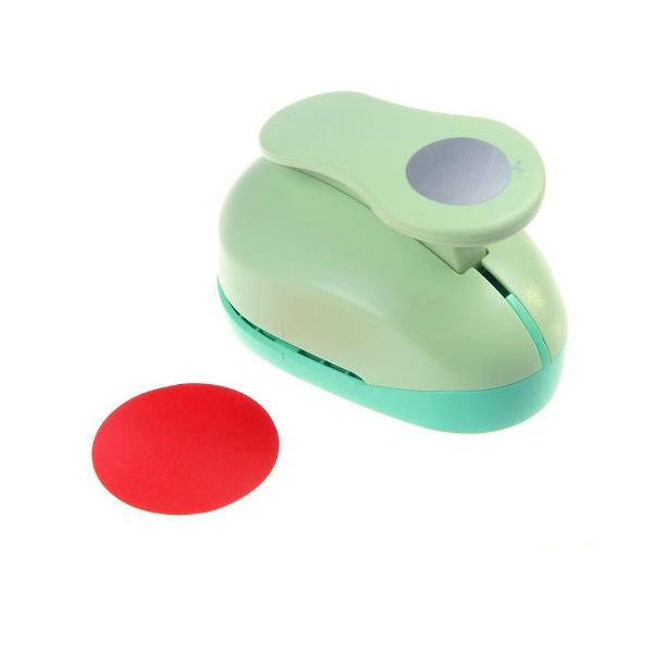 クラフト穴あけパンチは、誰でも簡単に丸型を抜くことができ、立体作品やイベントの装飾として使用出来、大人からお子様まで幅広い年齢層にご使用いただけます