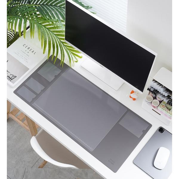 シンプルな無地のオフィス ホーム コンピューター の大型テーブルマット柔らかく快適な革素材を選び、テーブルマットの裏面には滑り止め加工を施し、透明のPVCカバーがインナーペーパー保護。!中央の大型マットはA4用紙も楽に収納可能です！