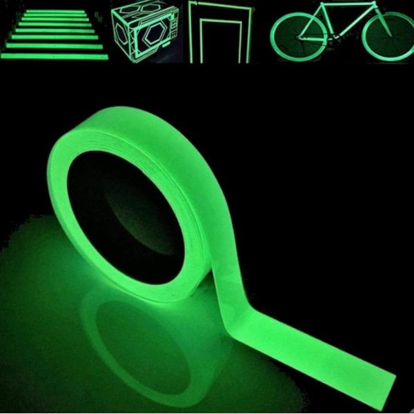 バリエーションコード : 2B2JWOOVNJ「高輝度発光テープ」太陽や蛍光灯の光を蓄光し発光します。防汚性・粘着性に優れているため屋外でも利用可能。標準テープのようにどんな面にもしっかりと貼り付けられ取付け簡単です。「6〜8時間発光する」...