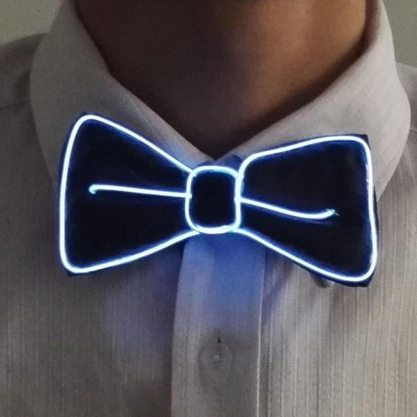 バリエーションコード : 2B2Y52C558・LEDライトアップ蝶ネクタイは、ユニークで個性的なコスプレ、簡単、手軽なパーティーグッズ。ネクタイがフラッシュ。まばゆい光がクラブ、パーティー、ハロウィン、イベント、カラオケをより盛り上げる、...