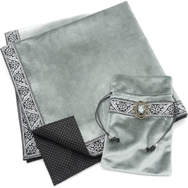 バリエーションコード : 2B44WJUVKX「デザイン」滑り止め付きの高級タロットクロス。ベルベット素材のシンプルな無地のタロットクロスなので、タロットカードを展開した際にカードのイメージを邪魔することなく、落ち着いた気持ちでタロットリー...