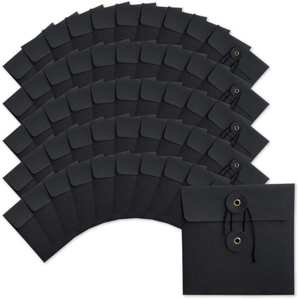 バリエーションコード : 2B4WQLX513・クラフト紙のCD/DVDディスクケース50枚セットです。・ビンテージ感のある紐綴じ式でおしゃれなデザインです。・CD/DVDの整理整頓や、ギフト用のラッピングにお使いいただけます。・1枚につき...