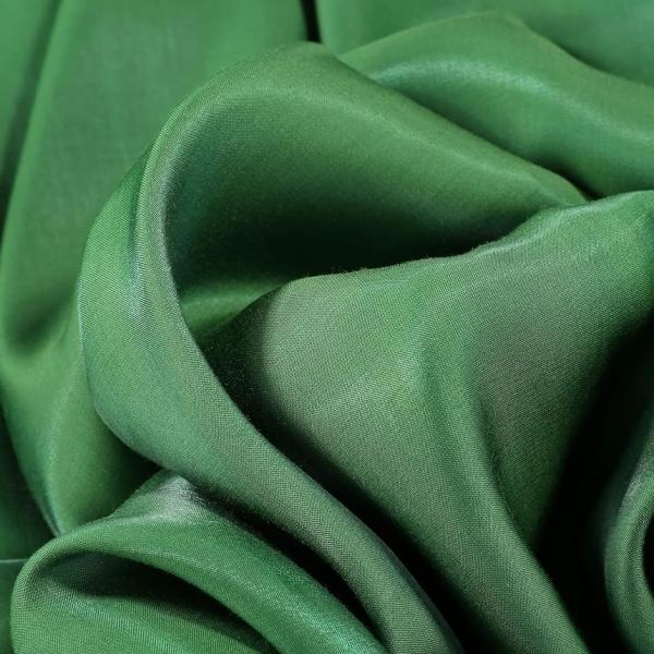 バリエーションコード : 2B4685SYNS・シルク 風 ポリエステルサテン 生地 です。カラー:グリーン(緑色)　長さ：約2mx幅1.5m＊切り分けた状態で個別に包装済み。手動計測の為長さに±数cmの誤差が有ります。重量：約280g(1...