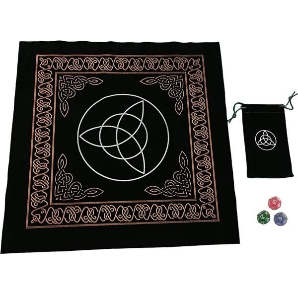 バリエーションコード : 2B6C8JUIK4・クロス：49cmx49cmフランネル素材　タロットポーチ：18cmx10cmベルベット素材　アストロダイス：3個 樹脂素材・クロスは中心に古代ケルトより受け継がれし神秘のデザイン、ケルト模様の...