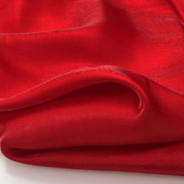バリエーションコード : 2B4685SYNS・シルク 風 ポリエステルサテン 生地 です。カラー:レッド(赤色)　長さ：約2mx幅1.5m＊切り分けた状態で個別に包装済み。手動計測の為長さに±数cmの誤差が有ります。重量：約280g(1m...