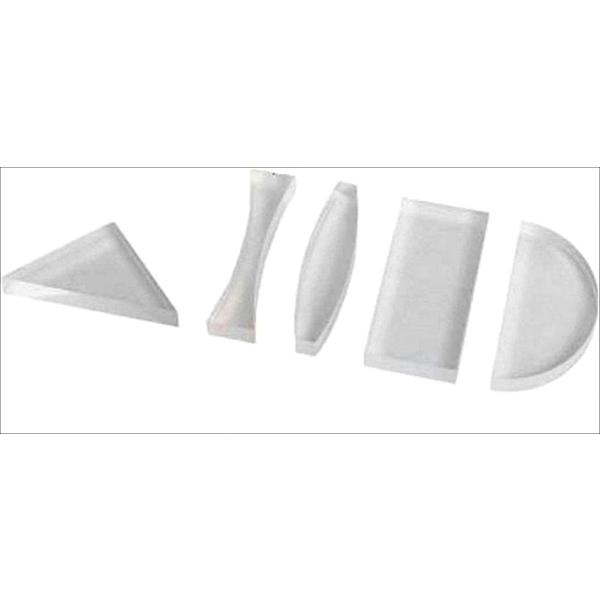 ・光路観察用レンズ、５種類の異なる形状のプリズム・実験を通して光学理論を学ぶ最適セット：光の反射と屈折・直進の光を当てると光の屈折の観察ができるので理科の実験にぴったりです。・サイズ：四角60mmx30mm 凹16mmx60mm 凸16mm...