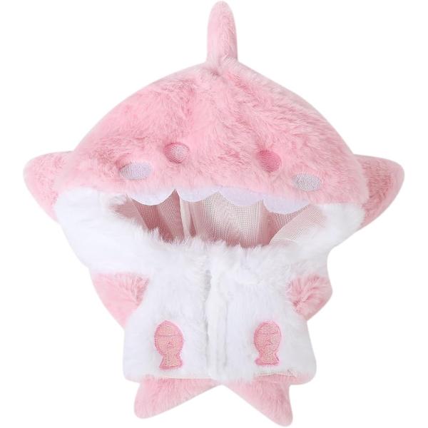 バリエーションコード : 2B9CJ8XLFPお気に入りのぬいぐるみをさらに可愛く仕上げる「サメのぬい服」です。20cm前後のぬいぐるみに対応しており、ブルーとピンクの2色展開。ふわふわの素材と愛らしいデザインで、ぬいぐるみに暖かさと個性を...