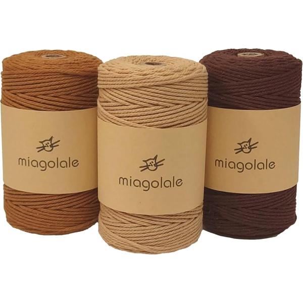 マクラメクラフト用のロープ3巻セットです。風合いがよく柔らかな手触りのコットンを使用しています。太さは扱いやすいといわれる直径3ミリ。長さは１巻が200メートル。タペストリー、バッグ、アクセサリー、ガーランド、プラントハンガーなどいろいろな...