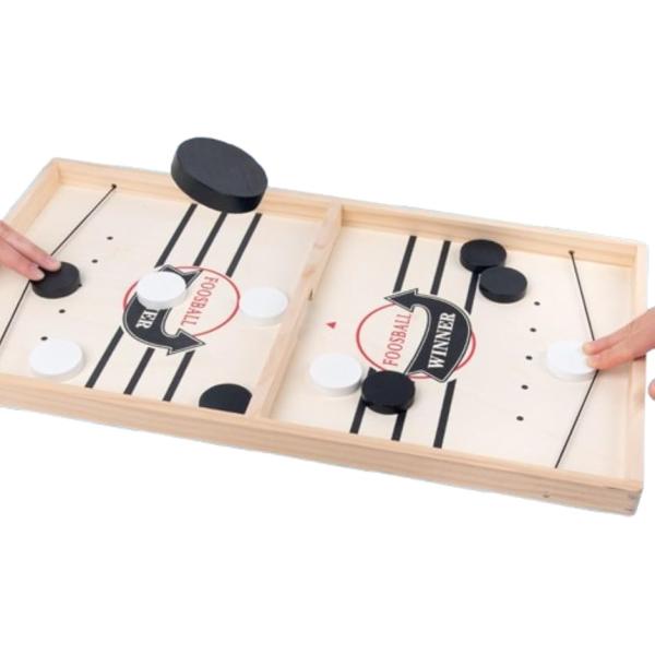 「みんなで楽しめる木製スリングホッケー」設置が簡単で、直感的なルールで子どもから大人まで楽しめるスリングホッケー。ゴムバンドでパックを弾き、相手の陣地に多く送るシンプルなゲームで、どんな場面でも盛り上がること間違いなしです。「対戦型テーブル...