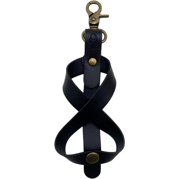 バリエーションコード : 2B9Q90GW0Gかんたん装着。けん玉の携帯に便利なけん玉ホルダーです。カラビナ付きなのでバッグやベルトループに装着して持ち運びが可能です。＊けん玉本体は別売りですのでご注意ください。けん玉がピッタリフィットする...