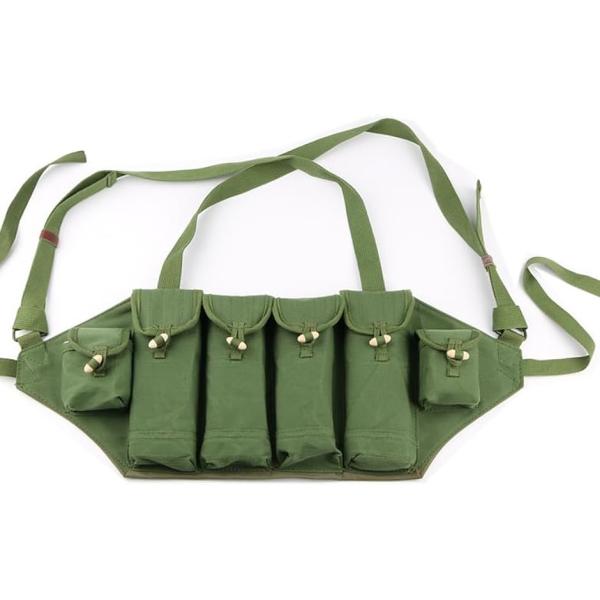 サバイバルゲームなどで大活躍の中国軍56式チェストリグになります。AK系のマガジン、電動ガンなどが収納できるものとなっております。大ポケット4つ、小ポケット2つでゲームの攻撃に便利。サバゲーだけではなく釣りやキャンプ、DIY、ツーリングなど...