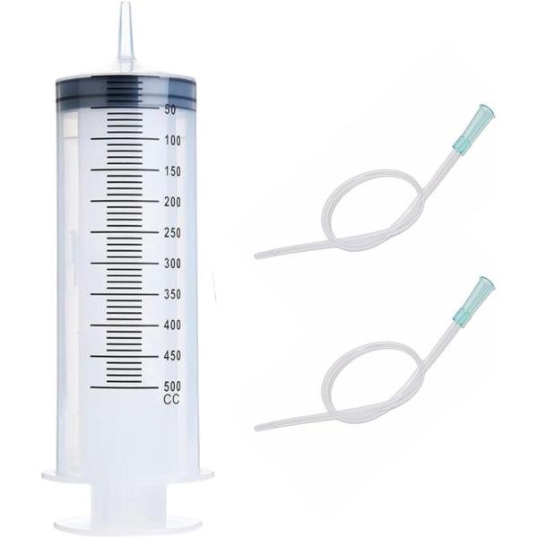 500mlの大容量シリンジで、チューブが2本付属しています。半透明プラスチック製で、計量目盛りの文字も見やすく、使い勝手が良い商品です。弱った動物へのミルクやエサの供給や水やり、車やバイクなどへのオイル注入やエア抜き、自動車のブレーキ液交換...