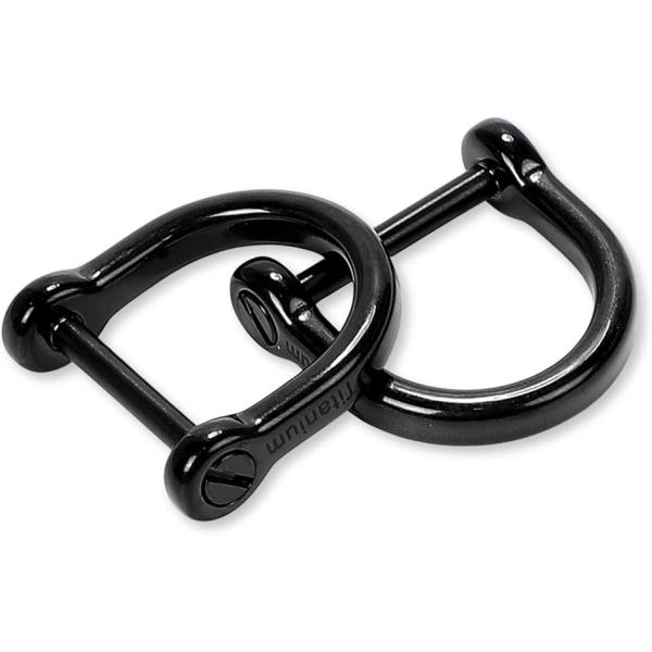 バリエーションコード : 2BJLRP39VFシンプルかつ機能性に富んだチタン製ミニDリングは、あらゆるコーディネートにマッチし、アウトドアスポーツや日常のアクティブなライフスタイルに最適なDカンです。4種類のカラーバリエーションを取り揃え...