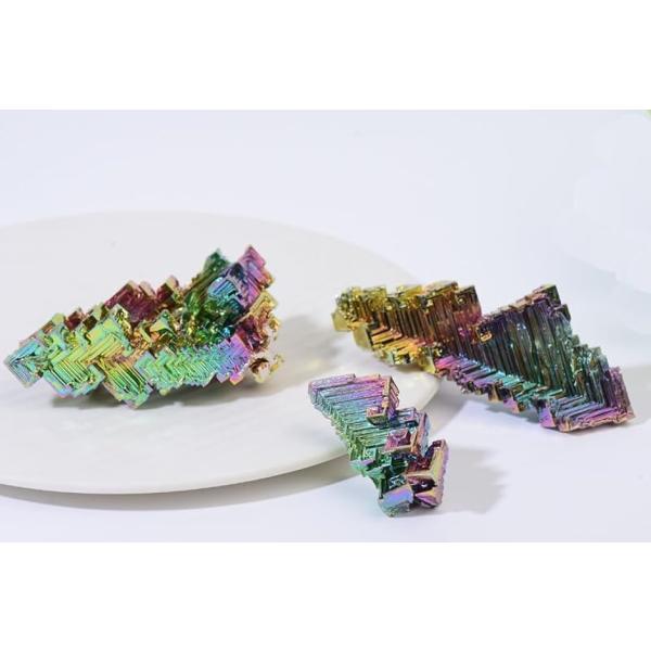 バリエーションコード : 2BJO3CTUOW元素番号83の金属元素ビスマス(Bismuth)の単体の結晶です美しいレアメタル。表面の虹色は、再結晶の際に酸素と反応してできた酸化膜によるものです。不思議な結晶の形と色彩、 玉虫のような光沢や...