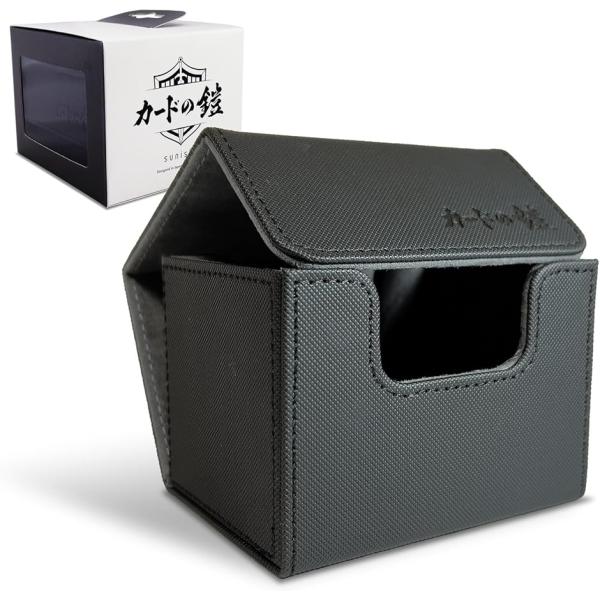 バリエーションコード : 2BJGSW3FTW「強いデッキに鎧を纏わせよ」選りすぐった強いデッキには特製ケースを纏わせよう。トレーディングカードを公式1重スリーブに入れた状態で約120枚収納できます。「個数、サイズ」 カードの鎧 デッキケー...