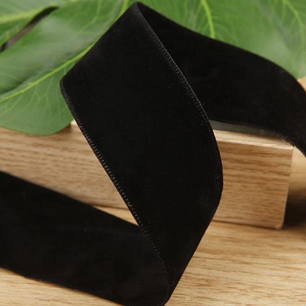 バリエーションコード : 2BJ4PL13VL韓国で大流行中のベロアリボン・ベロア生地です。ベロア素材は、驚くほど柔らかくて心地良い触り心地が特徴です。まるでベルベットのような贅沢なビロード生地に似ています。このベロア素材は、一度触れるとそ...