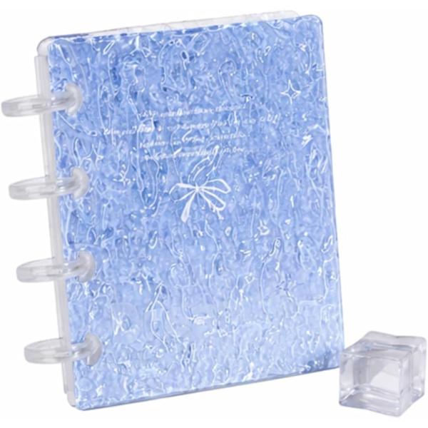 バリエーションコード : 2BR2G14DI6「コンパクトなデザイン」手のひらサイズのシール帳は、持ち運びに便利で、どこでもお気に入りのシールを楽しむことができます。バッグやポケットにすっぽり収まり、外出先でもすぐに取り出して使えるのが魅力...