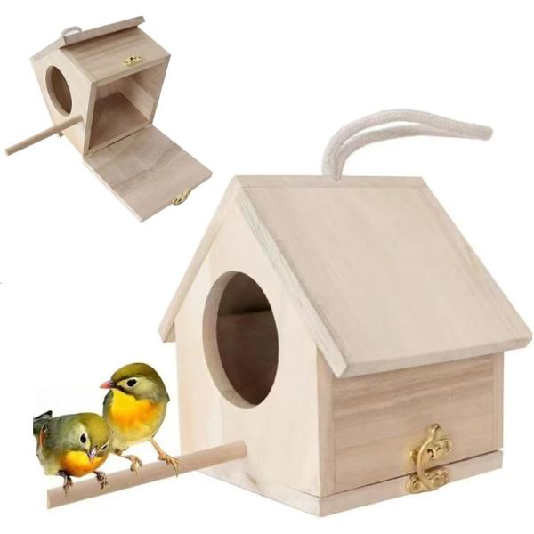 「天然木の小鳥用ミニ巣箱」 シジュウカラなど小型の野鳥に適した、ナチュラルな木製バードハウスです。「安心して使える設計」 止まり木付きで出入りしやすく、側面扉から掃除や餌補充も簡単です。「吊り下げ設置で簡単設置」 付属の紐で庭木やバルコニー...