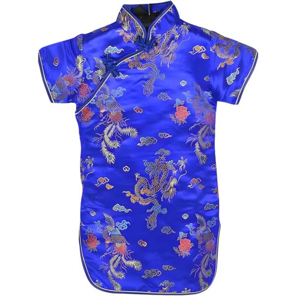 バリエーションコード : 2BRQWQUFCU「スポットライトを独り占めする「織錦緞」の鮮烈な輝き」 この子供用チャイナドレスは、光の角度で表情を変える伝統的な「織錦緞（ブロケード）」で仕立てました。プリント生地にはない立体的な光沢が、ピア...