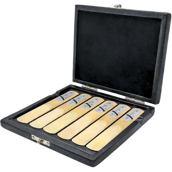 「高級感あふれるPUレザー仕上げと耐久性の高いボディ」 軽量で丈夫なボディに上質なPUレザーカバーを施したリードケースは、手に取った瞬間に違いを感じられる洗練された質感が魅力です。落ち着いたデザインはクラリネットやアルトサックス、テナーサッ...