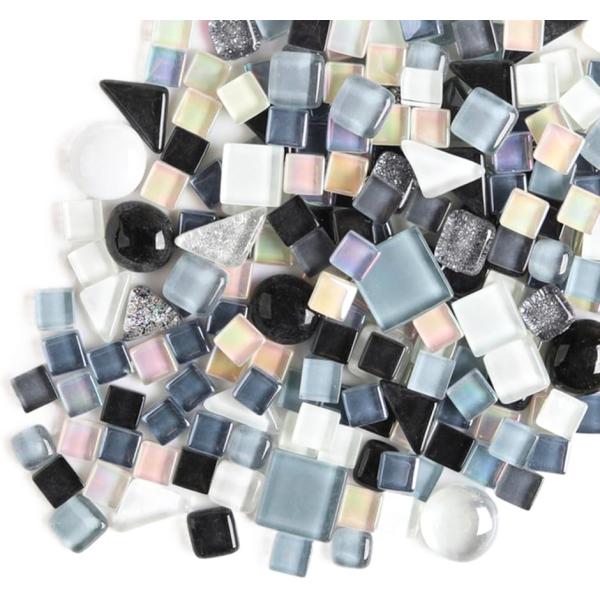 バリエーションコード : 2BU08N3YH9「多彩なタイルセット」ガラスモザイクタイルが500gたっぷり入った大容量セットです。正方形・三角・丸など不揃いの形と透明でカラフルな色合いで、DIYやクラフトの幅を広げてくれます。お子様の工作や...