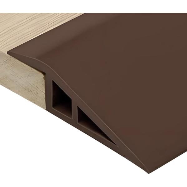 バリエーションコード : 2BU0JKPS60「段差をスマートに解消」粘着テープがついた柔軟性のある見切り材で、床の段差を手軽にカバーできます。スロープ形状で見た目もすっきりしており、つまずき防止に役立ちます。「貼るだけ簡単施工」裏面には強...