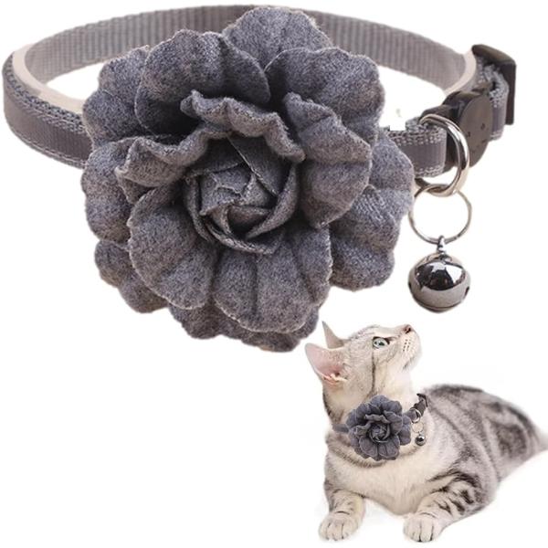 バリエーションコード : 2BU8TUXLXG薔薇をモチーフとした大きなフラワーチャームがオシャレで可愛らしい、鈴付き猫用首輪です。カラーは5種類をご用意しました。エレガントな花飾りが、愛猫をより一層気品高く演出します。ネコちゃんとのお出掛...