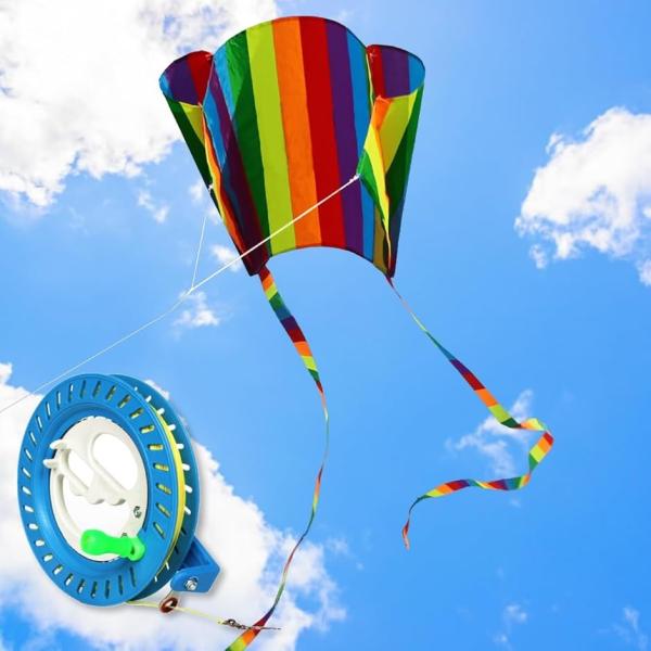 バリエーションコード : 2BUCQ06YIL「高高度で安定した凧遊び」 直径約18CMの凧巻き機に300Mの丈夫なナイロンの凧糸が付属しており、微風でも凧を高く安定して飛ばすことができます。長い糸で広い空を舞う凧の動きを存分に楽しめ、親子...