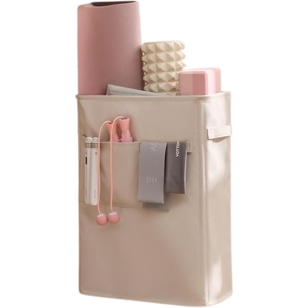 バリエーションコード : 2BUI981K4D「ヨガマット収納バスケット」ヨガマットやフィットネスグッズをすっきり収納できる、持ち手付きで移動も簡単な大容量バスケット。「隅のスペースを効果的に活用できます」スリムな形状で場所を取らず、空きが...