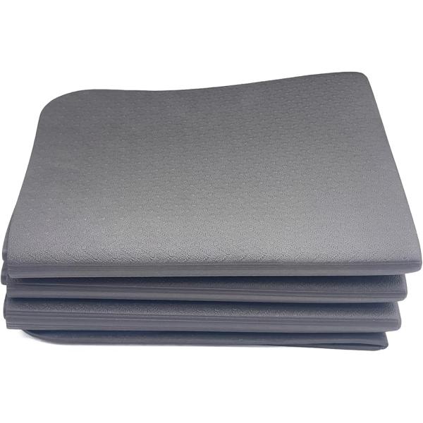 バリエーションコード : 2BUIP3QXQNマットにできる折り目ラインを活用して、ポーズ時の身体の平行やバランスの確認がしやすい仕様。初心者の方にも、正しいフォームを意識しながらトレーニングを行いやすくなっています。クッション性にも優れて...