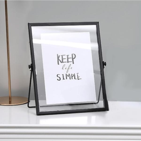 バリエーションコード : 2BUGV1YIUT「上質な金属製フレーム」高級感のあるメタル素材で、長く美しい状態をキープ「2サイズ展開」正方形（15x15cm）・長方形（20x15cm）の2種類から選択可能「カラーバリエーション」シックなブラ...