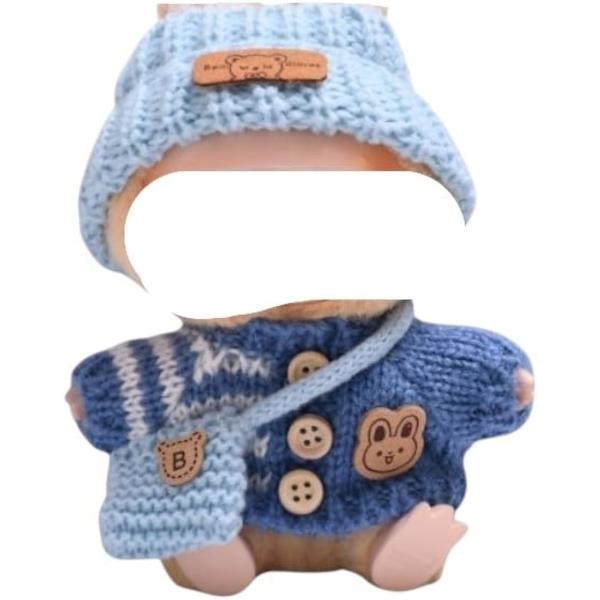 バリエーションコード : 2BURK15494＊ ラブブ専用のニットコーデセットは、あったかニット帽、ボタン留めデザインのセーター、ハンドメイド感あふれるバッグが揃ったおしゃれアイテム。ふわふわのアクリル糸を使用し、触り心地抜群で、ラブブ本...