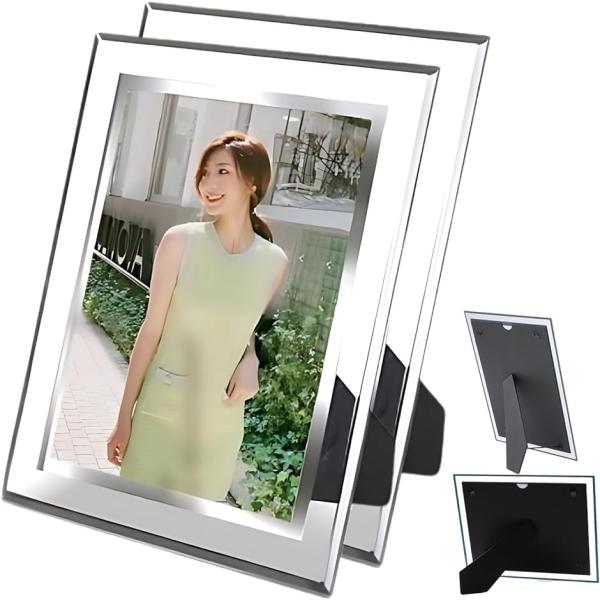 バリエーションコード : 2BURP8O2ON「シンプルに美しく飾る、上質フォトフレーム」透明感のあるガラスとシンプルなデザインが、写真の美しさを引き立てます。記念日や思い出を、上品に飾ることができます。「縦横自由な2way仕様で使いやすさ...