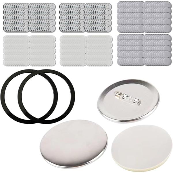 バリエーションコード : 2BJOX5SI3V「安全ピン式缶バッジパーツセット」 DIYや手作りに最適な缶バッジマシーン用素材セットです。金属ブリキ（鉄製）シェル・安全ピン式バック・透明フィルム・ガスケットの4点構成です。お気に入りの写真や...